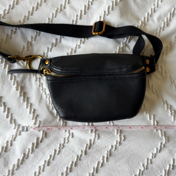 Universal Thread | Bags | Universal Thread Black Crossbody Bag With ...